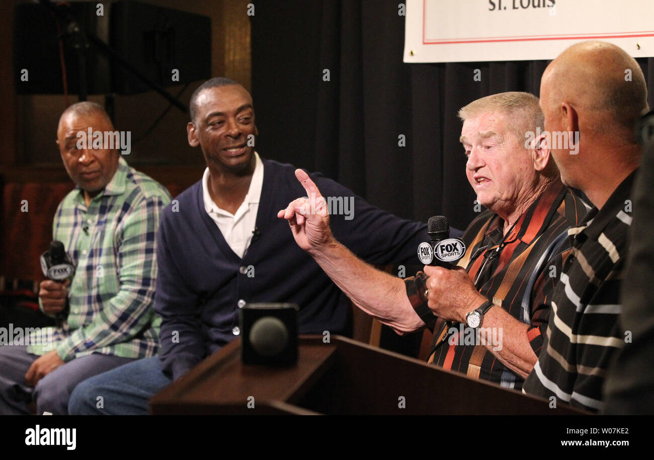Former St. Louis Cardinals players Ozzie Smith (L) Willie McGee and ...