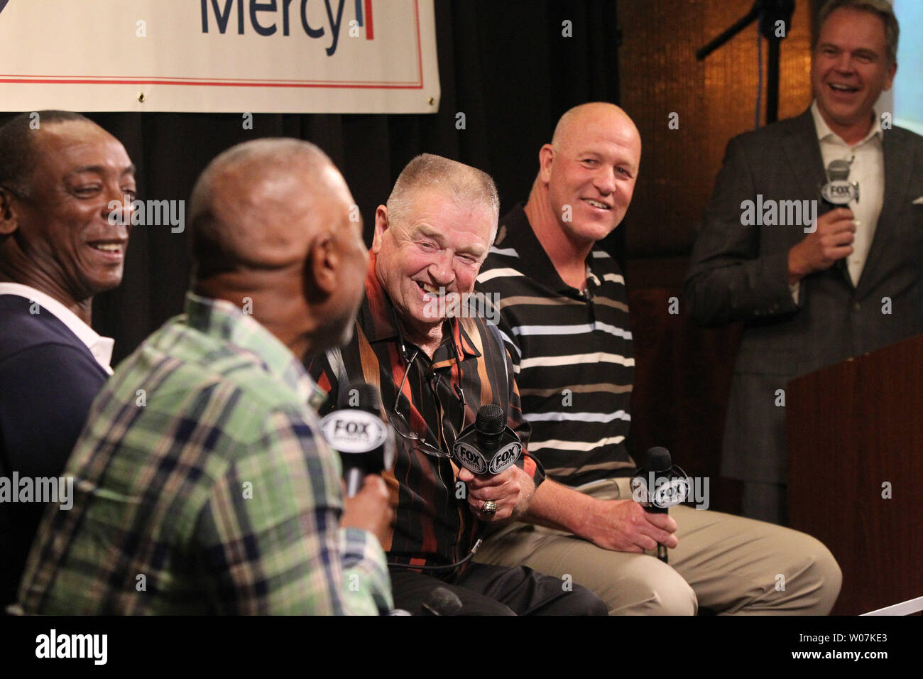 Former St. Louis Cardinals players (R to L) Rick Horton, Todd Worrell ...