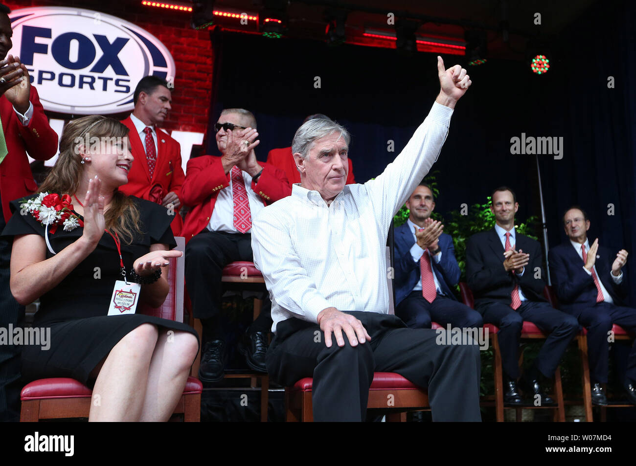 Former St. Louis Cardinals catcher Ted Simmons gives a thumbs up as he ...