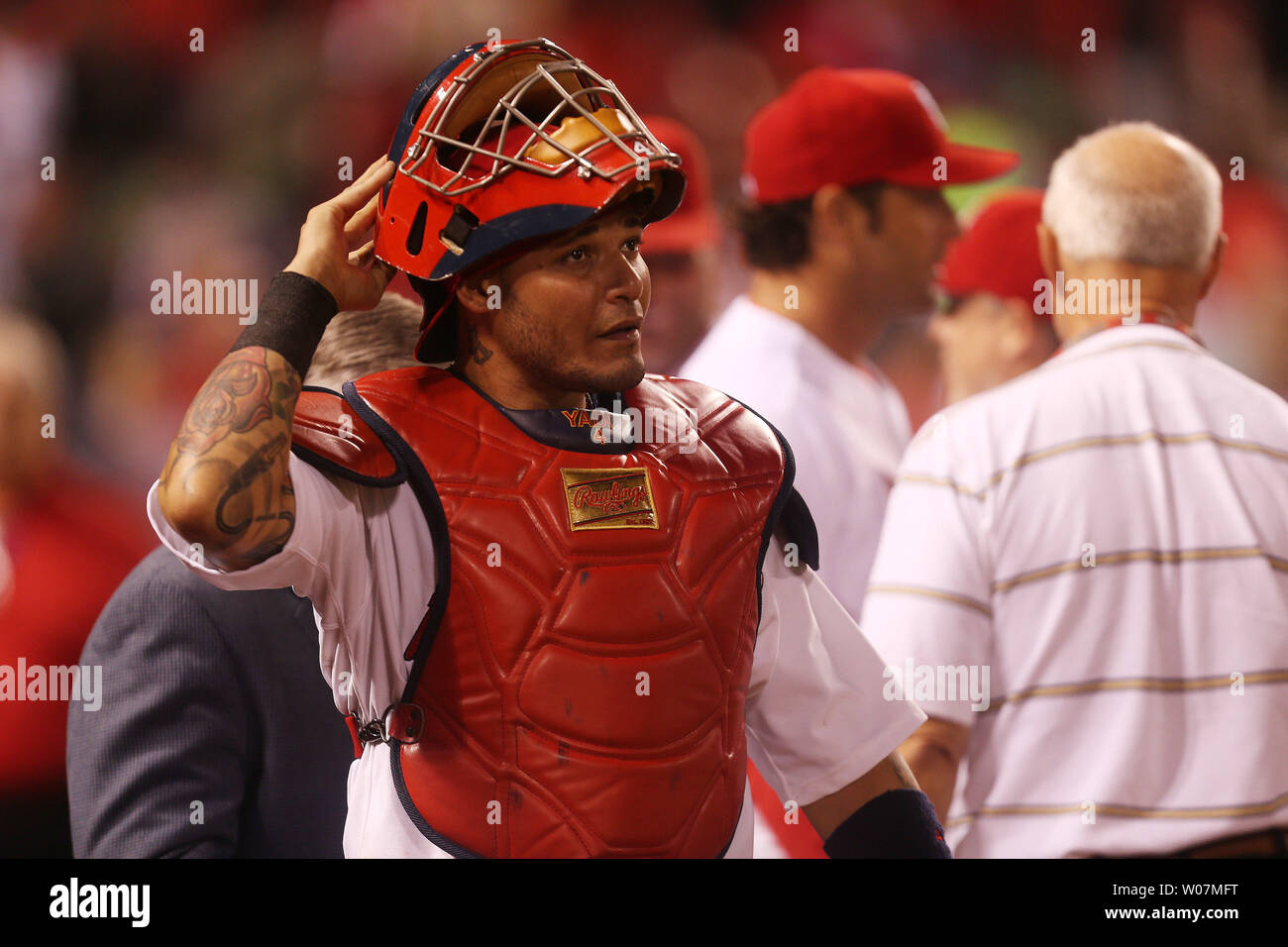St. Louis Cardinals Yadier Molina takes off his mask as the team ...