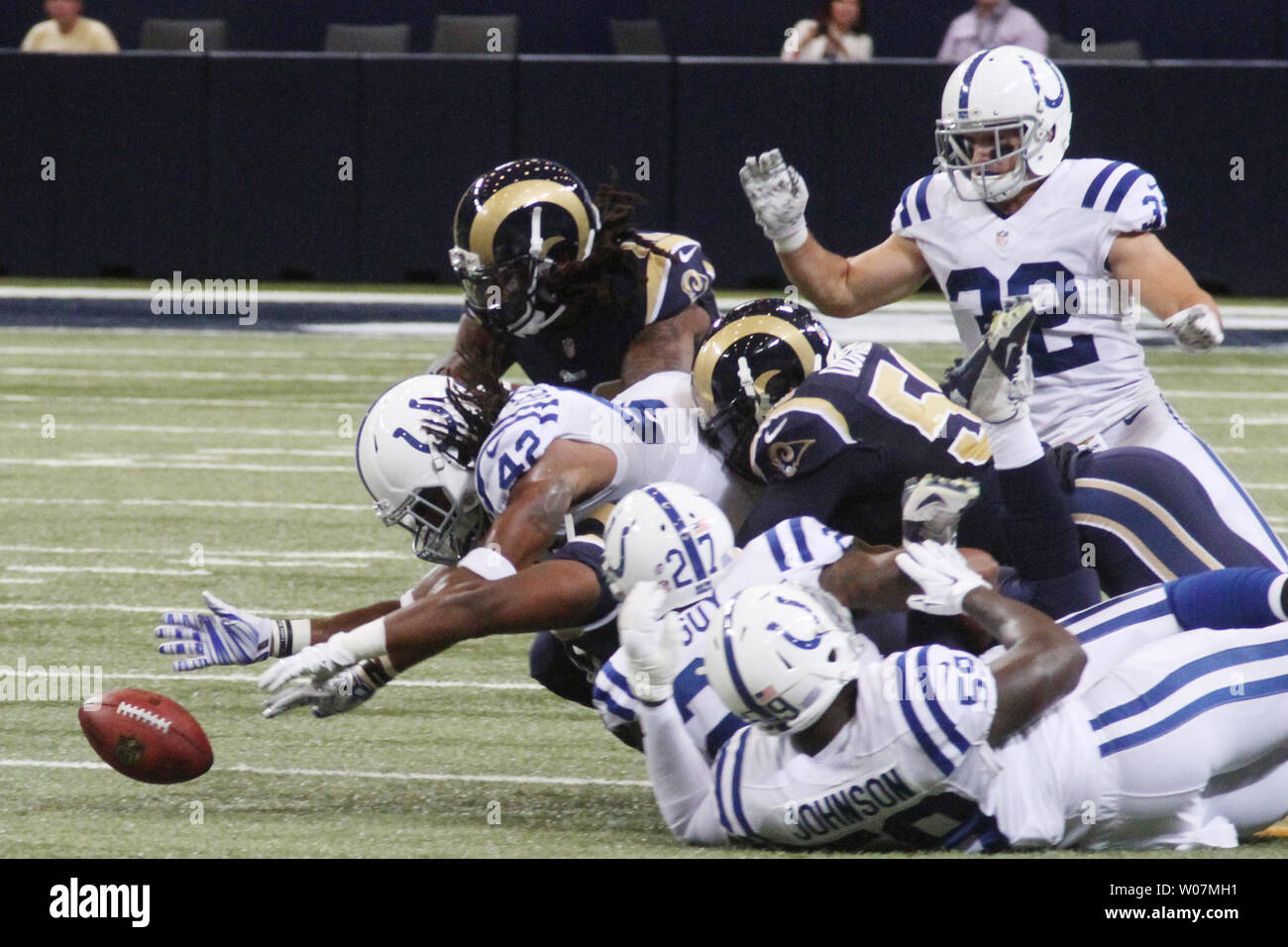 Indianapolis colts clayton geathers hi-res stock photography and images ...