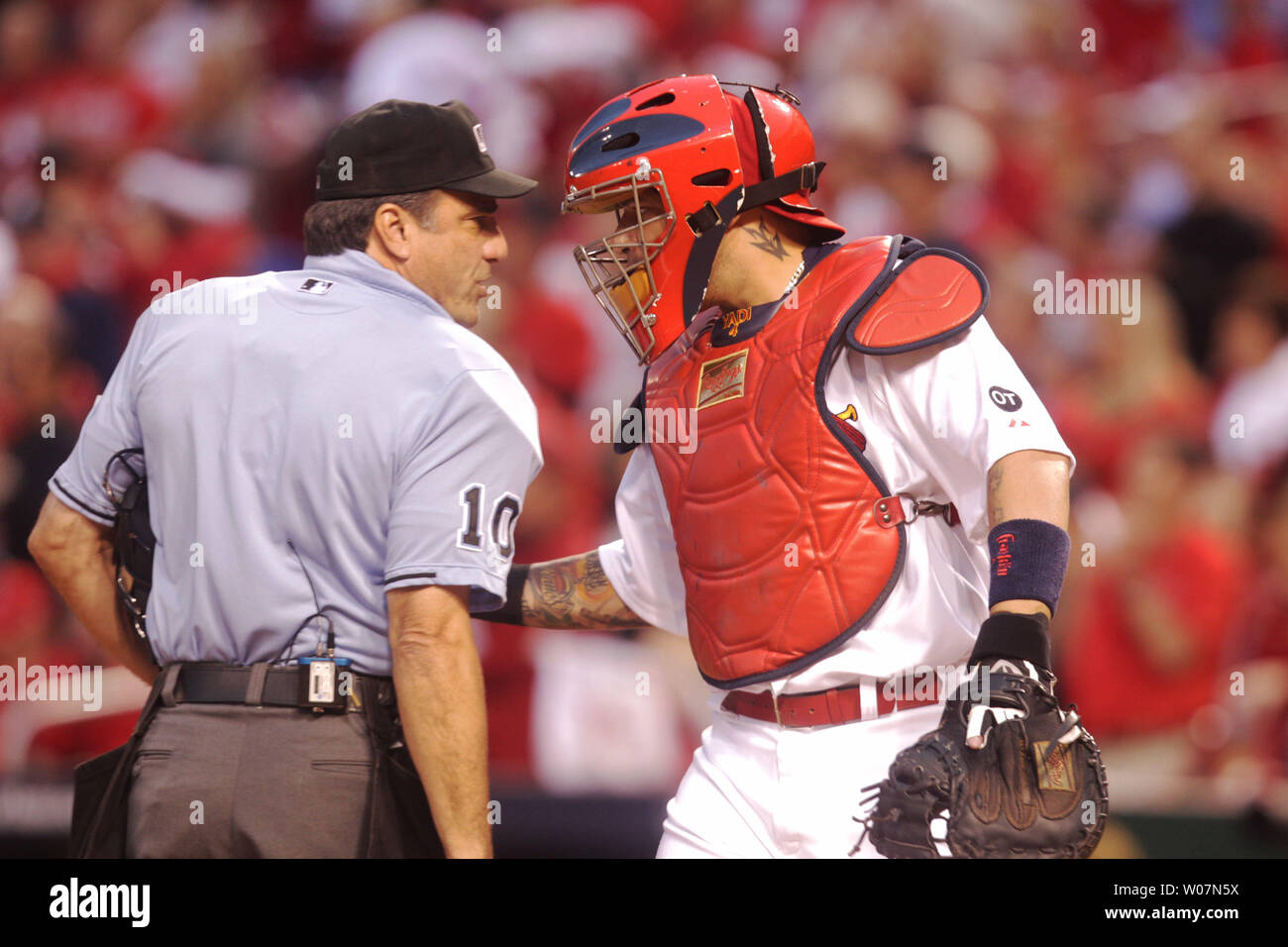 Umpire finger hi-res stock photography and images - Alamy