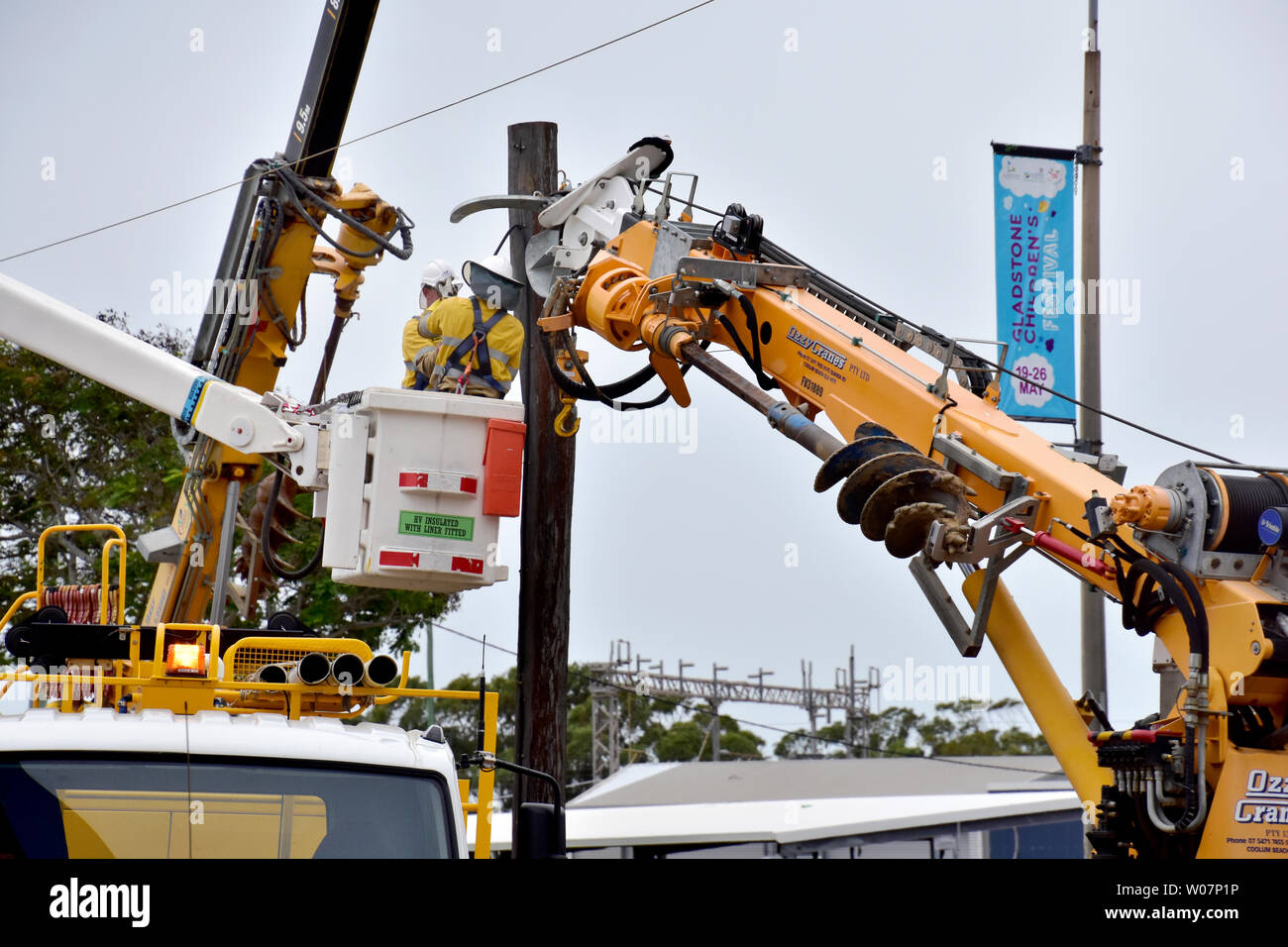 Elevated work platform hi-res stock photography and images - Alamy