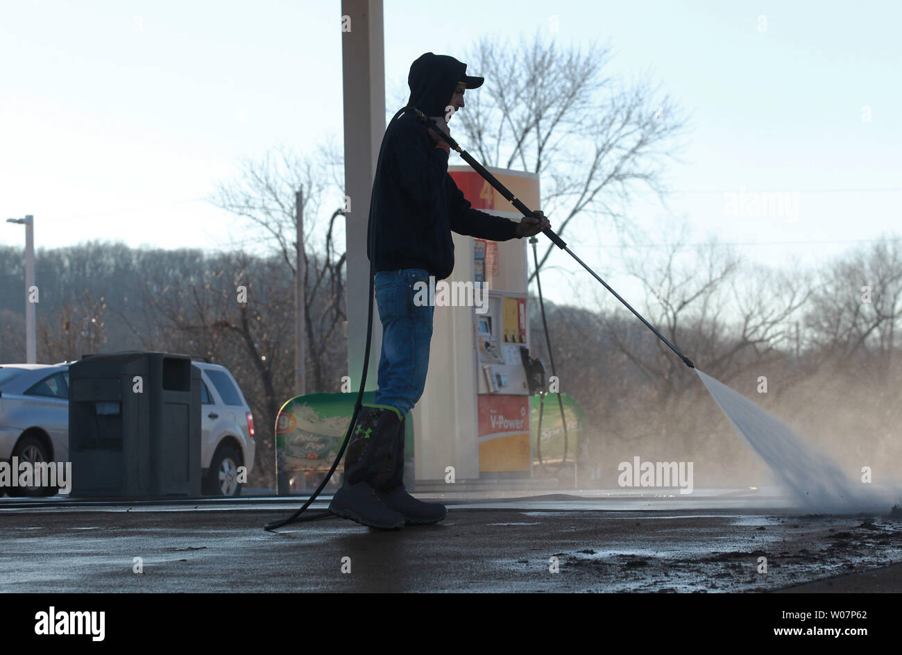 Gas station flooding hi-res stock photography and images - Alamy