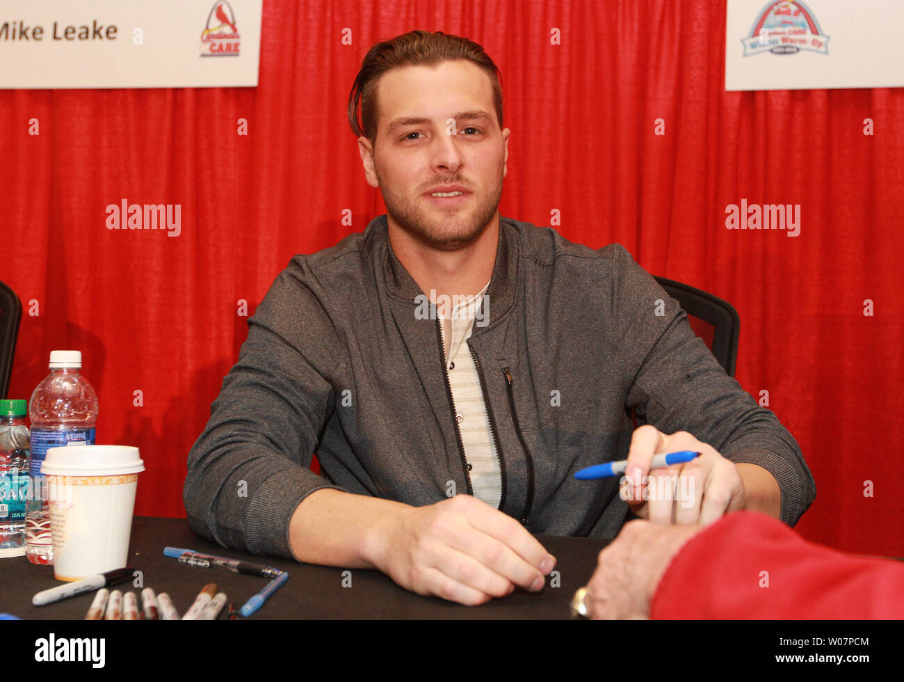 St. Louis Cardinals Kevin Siegrist says hello to fans as he signs ...