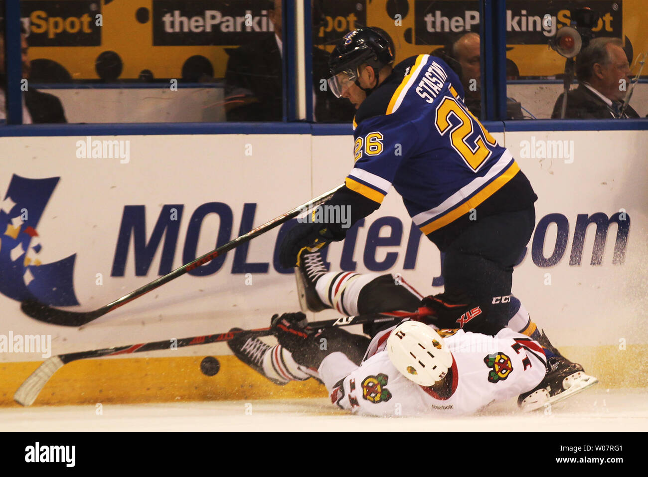 St. Louis Blues Paul Stastny levels Chicago Blackhawks Andrew ...