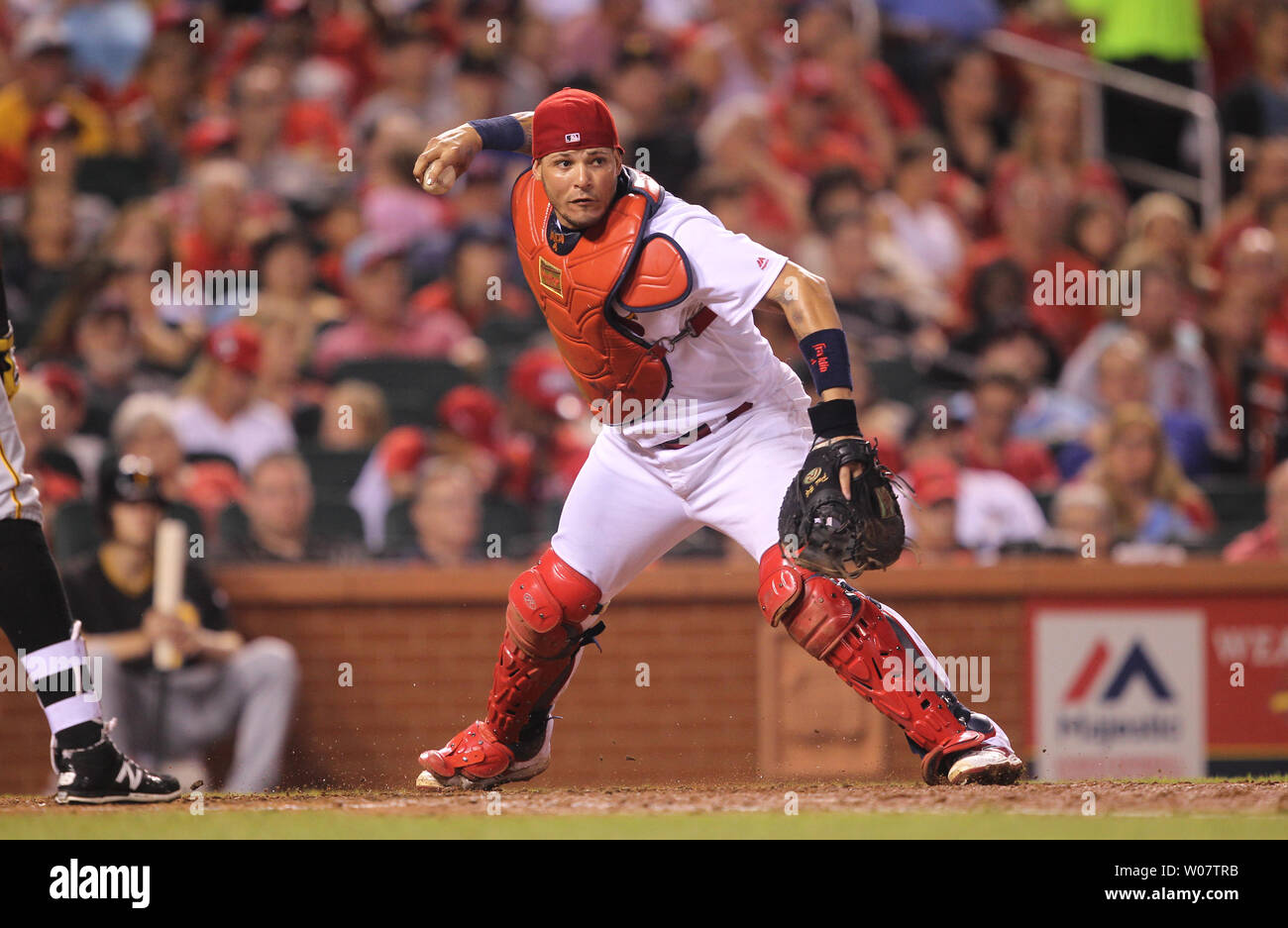 Yadier Molina Throwing