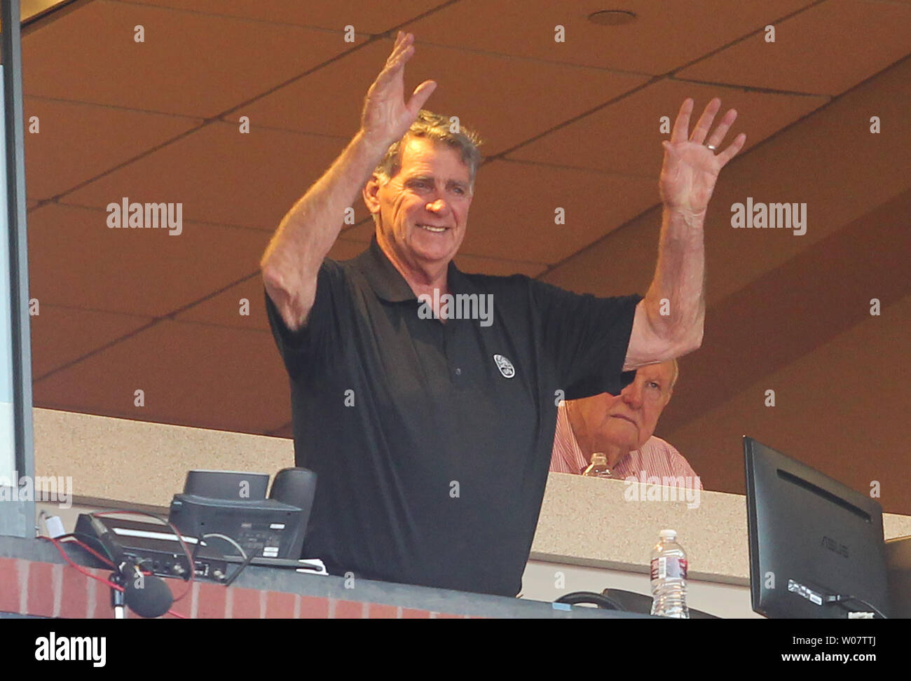 St. Louis Cardinals broadcaster Mike Shannon acknowleges the crowd as ...