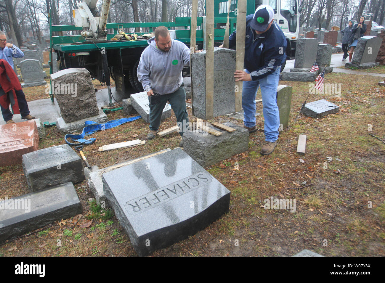 Chesed shel emeth cemetery hi-res stock photography and images - Alamy