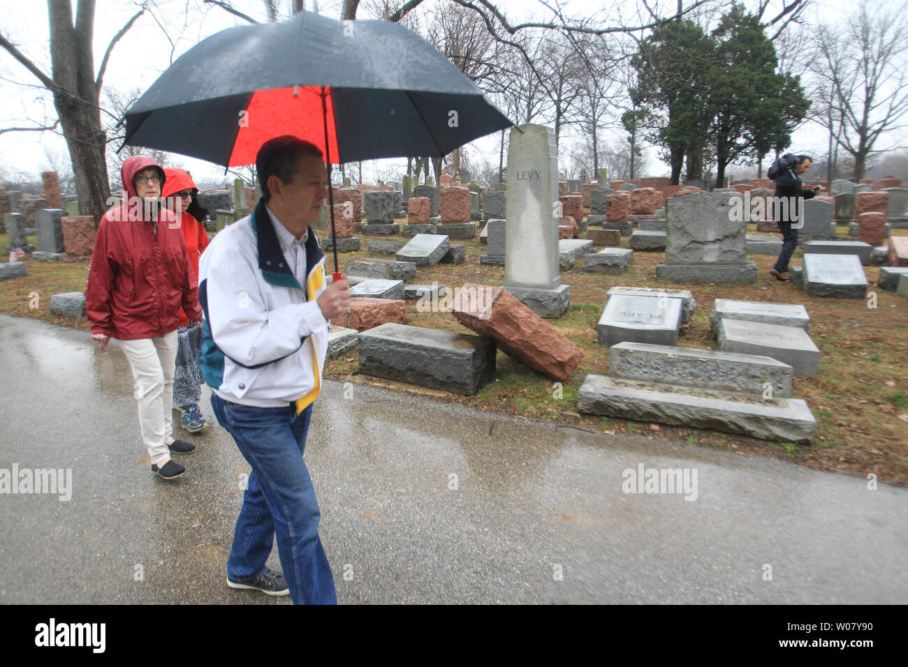 Visitors to the Chesed Shel Emeth Cemetery in University City on ...