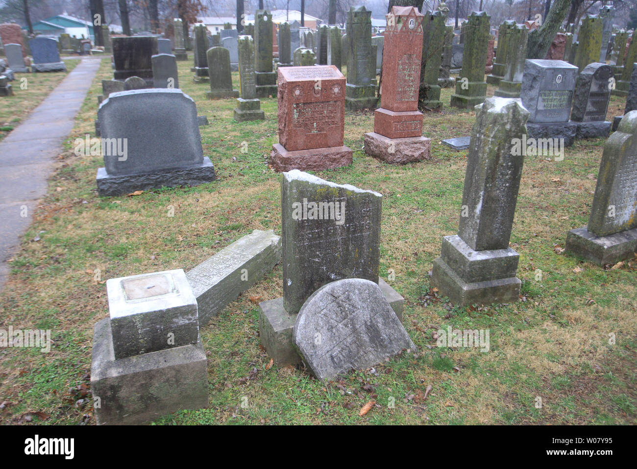 Broken headstones hi-res stock photography and images - Alamy