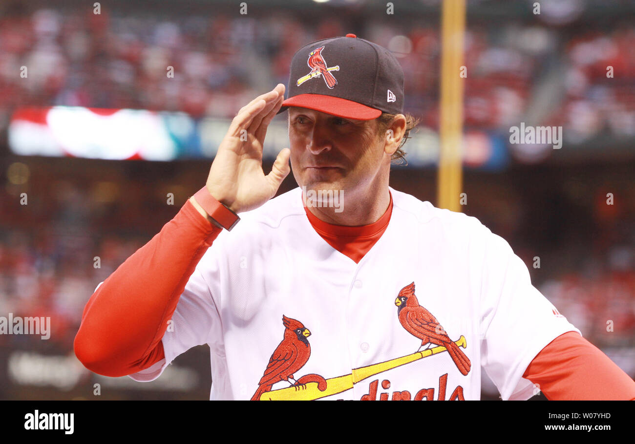 St. Louis Cardinals manager MIke Matheny waves to Chicago Cubs manager ...
