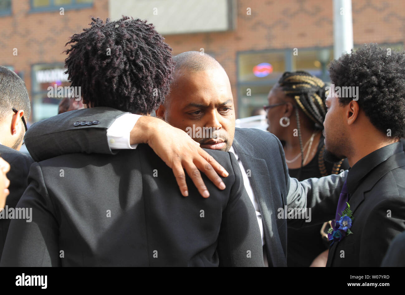 Members of the Chuck Berry family embrace following a memorial service ...