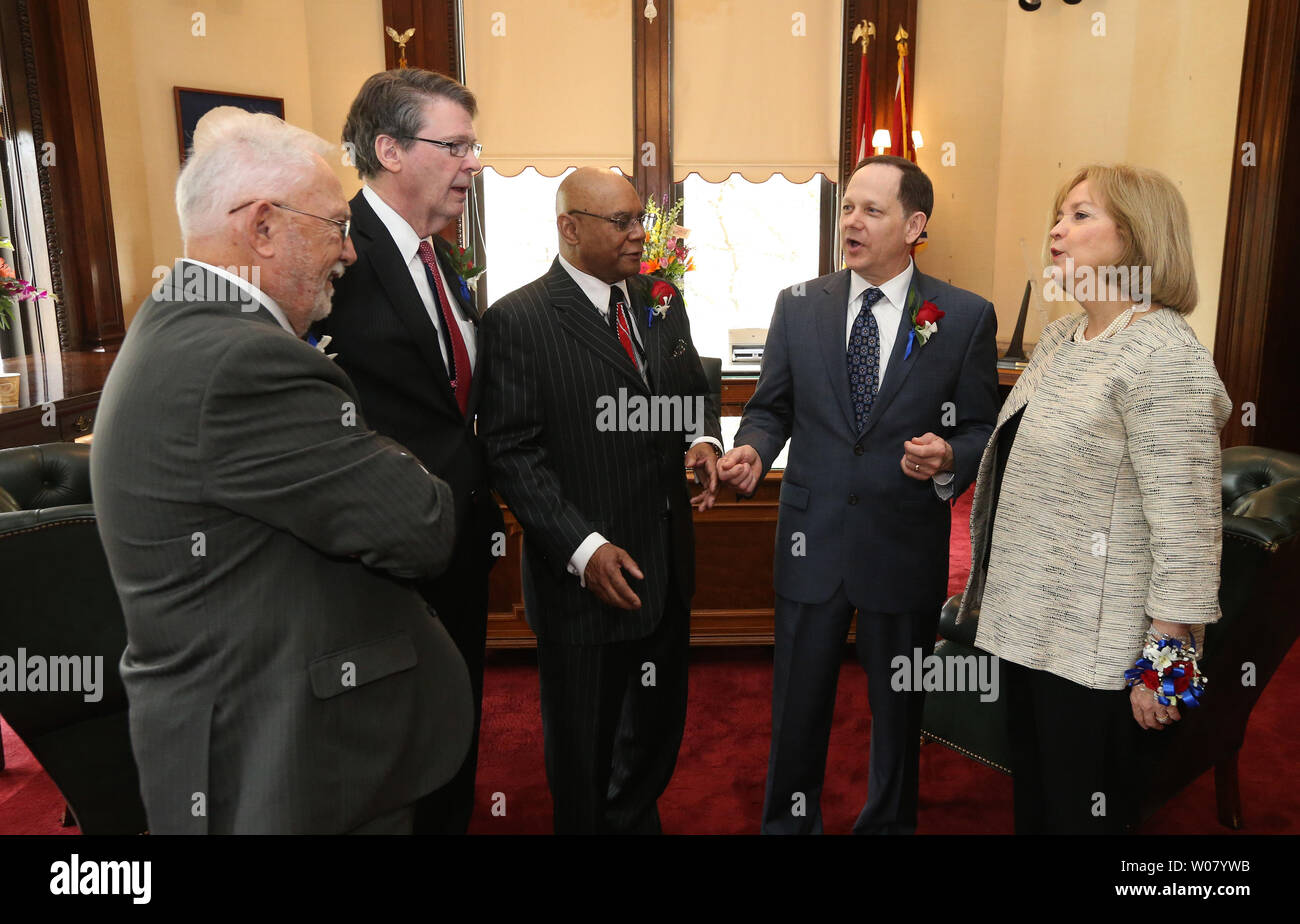 Fomer Mayors of St. Louis (L to R) Jim Conway, Vincent Schoemehl ...
