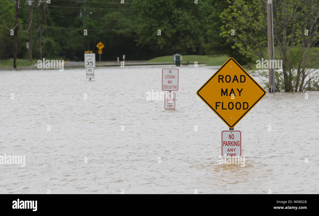 Low lying roads hi-res stock photography and images - Alamy