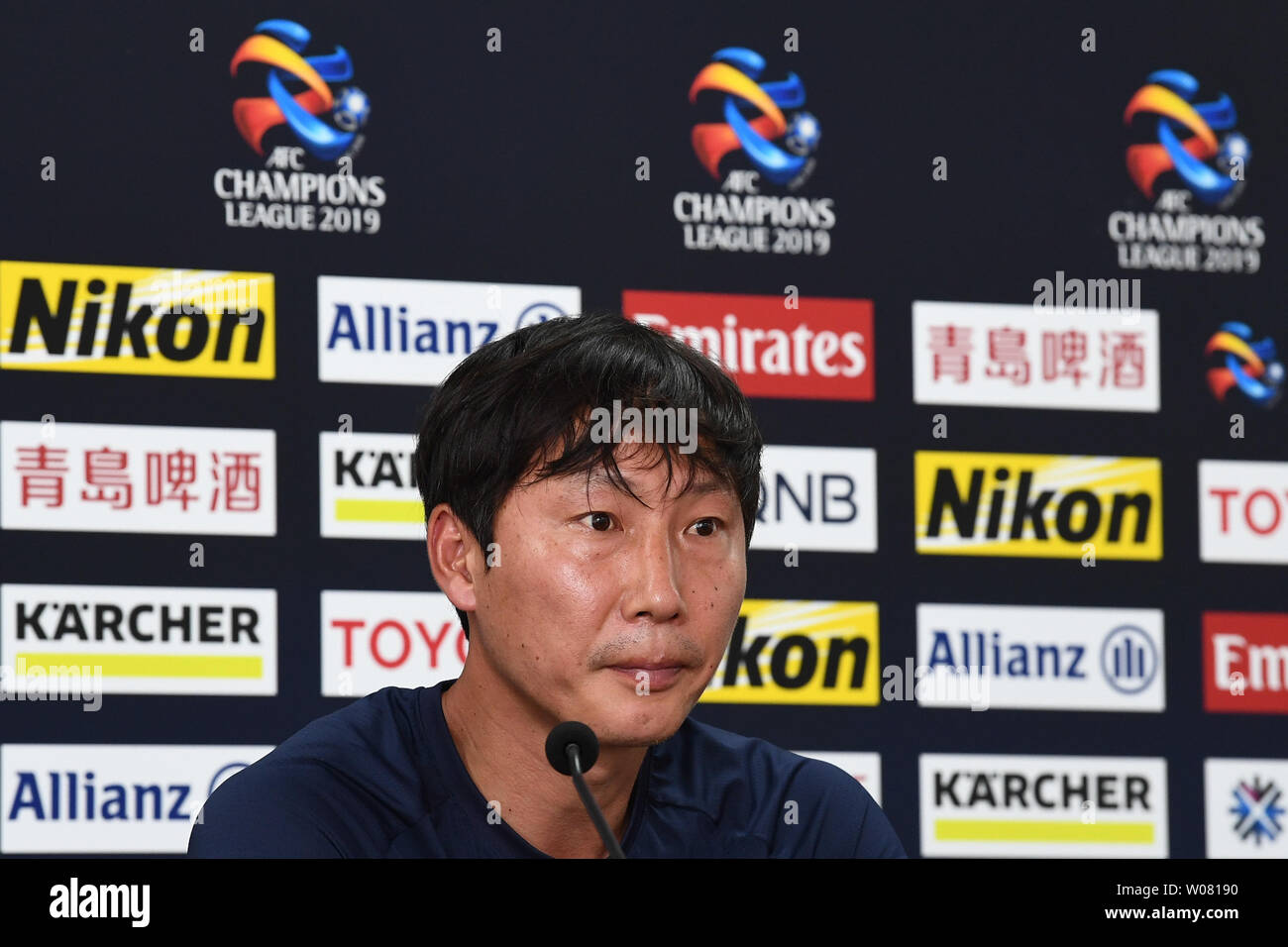 Coach Kim Sang-sik of South Korea's Jeonbuk Hyundai Motors F.C. attends ...