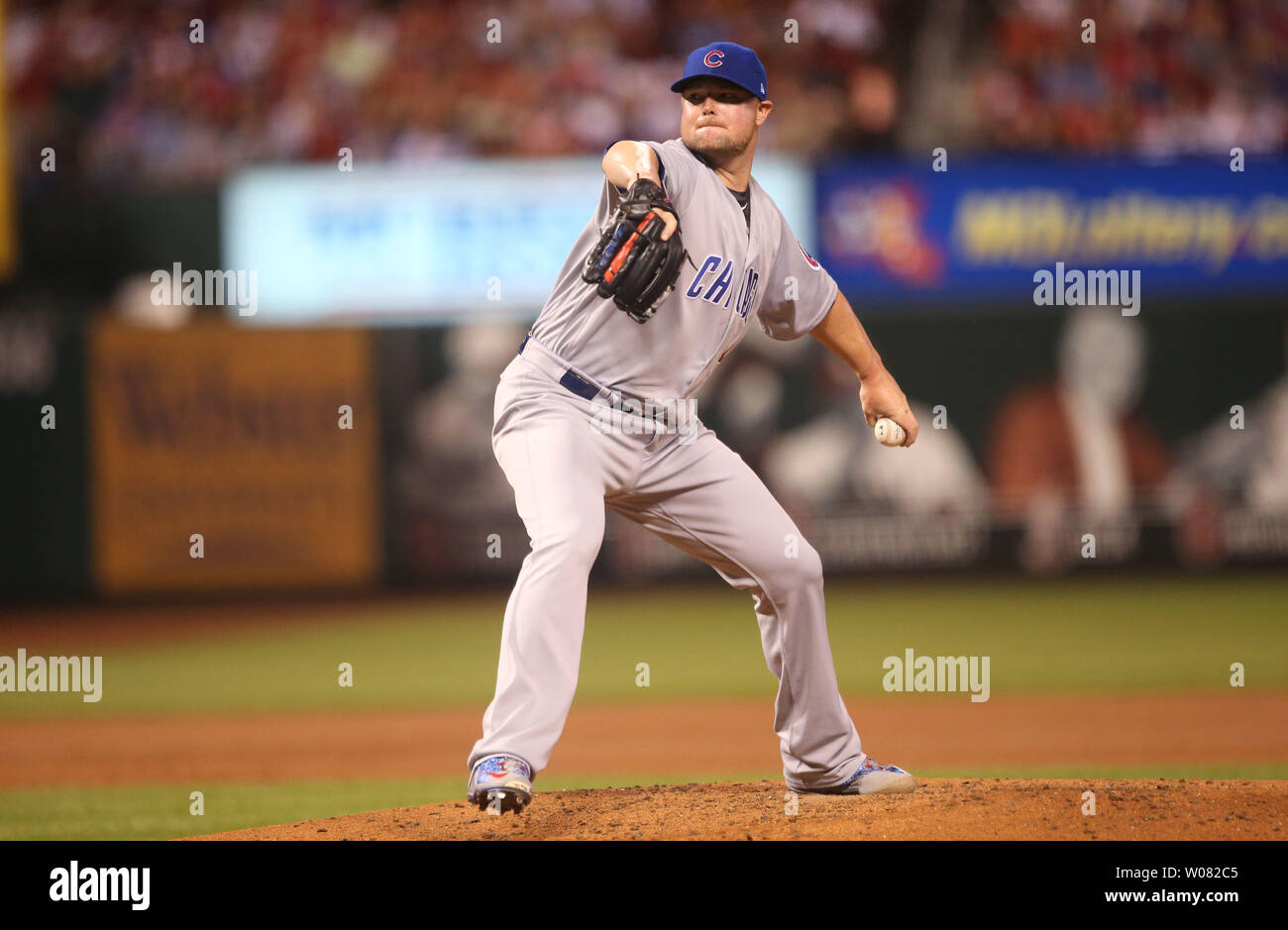 Chicago Cubs starting pitcher Jon Lester delivers a pitch to the St ...