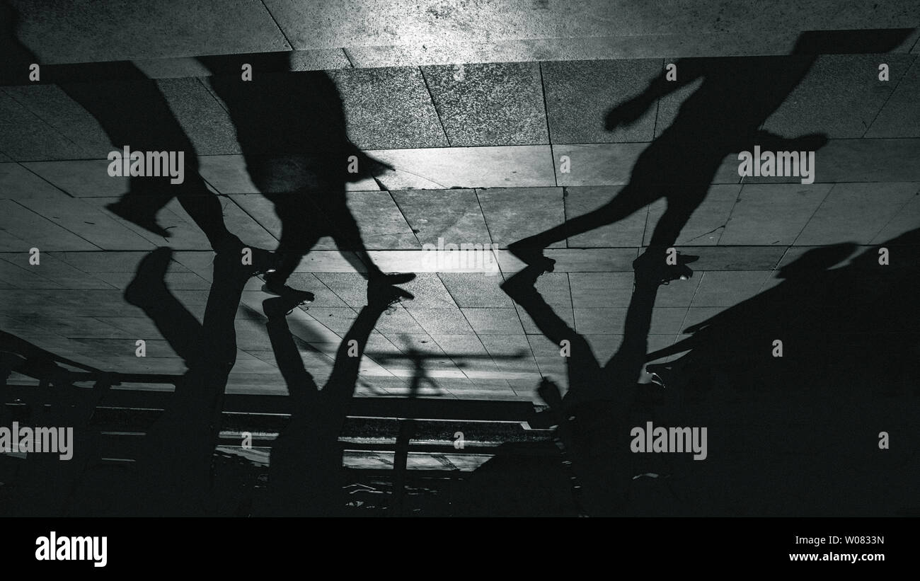 Crowd silhouette city shadow hi-res stock photography and images - Alamy