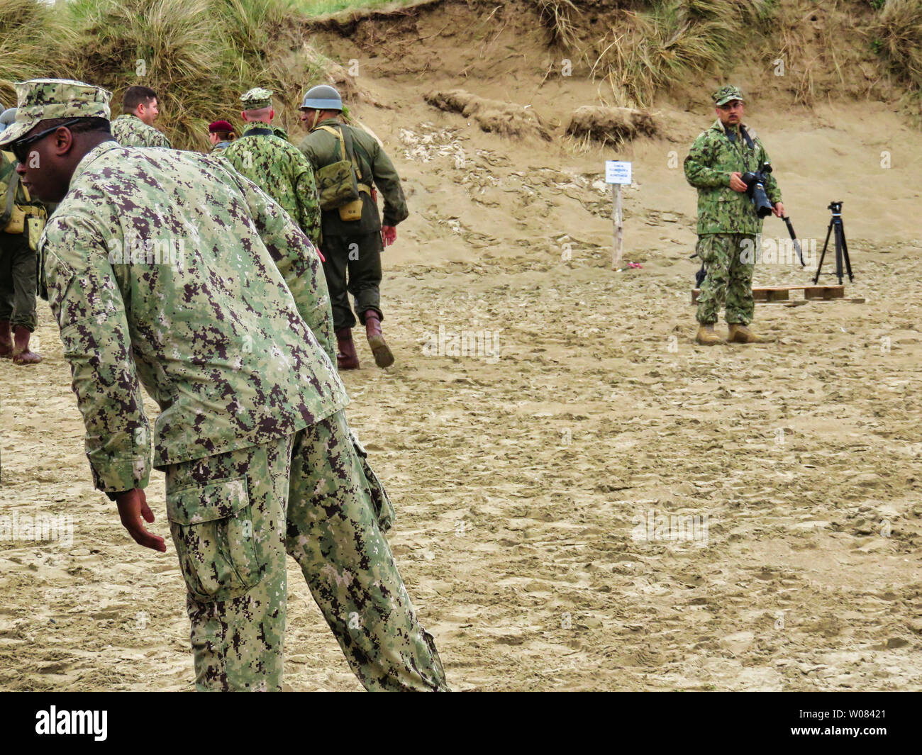 Special forces men in camouflage uniforms on beach Stock Photo - Alamy