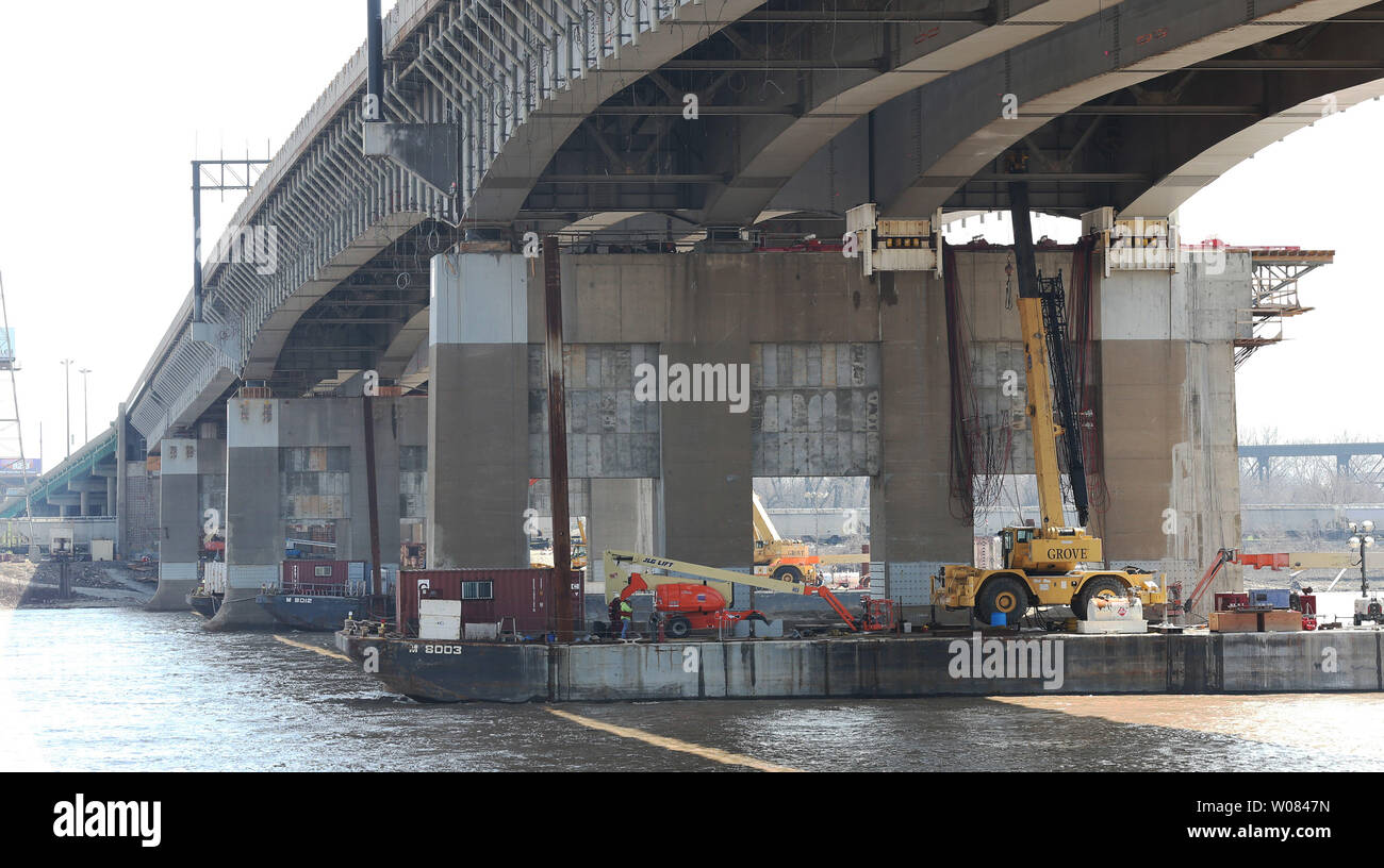 Construction crews prepare the bridge supports on the Poplar Street ...