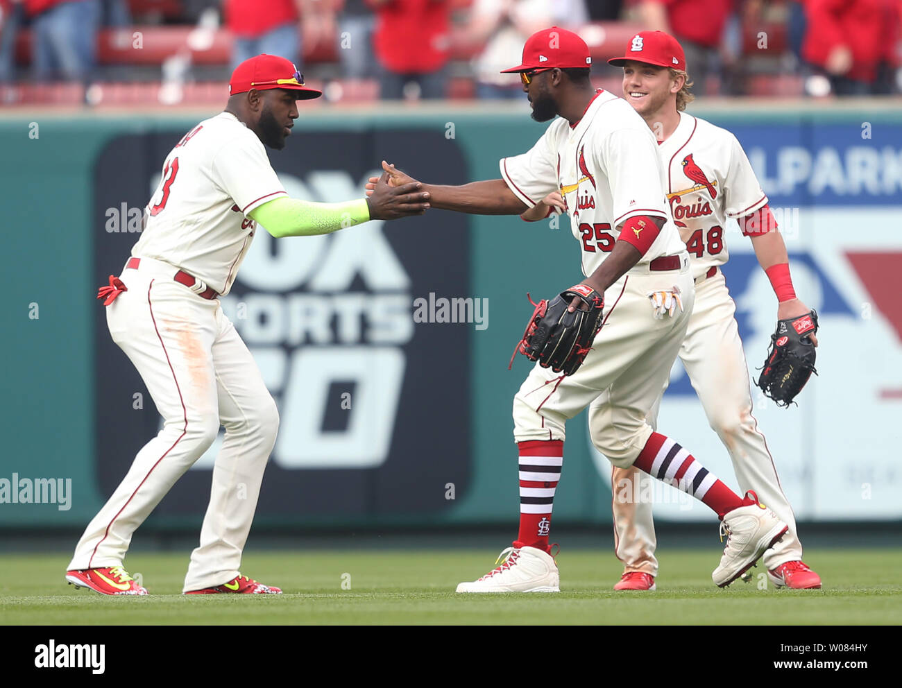 St. Louis Cardinals Marcell Ozuma (L) and Dexter Fowler shake hands ...