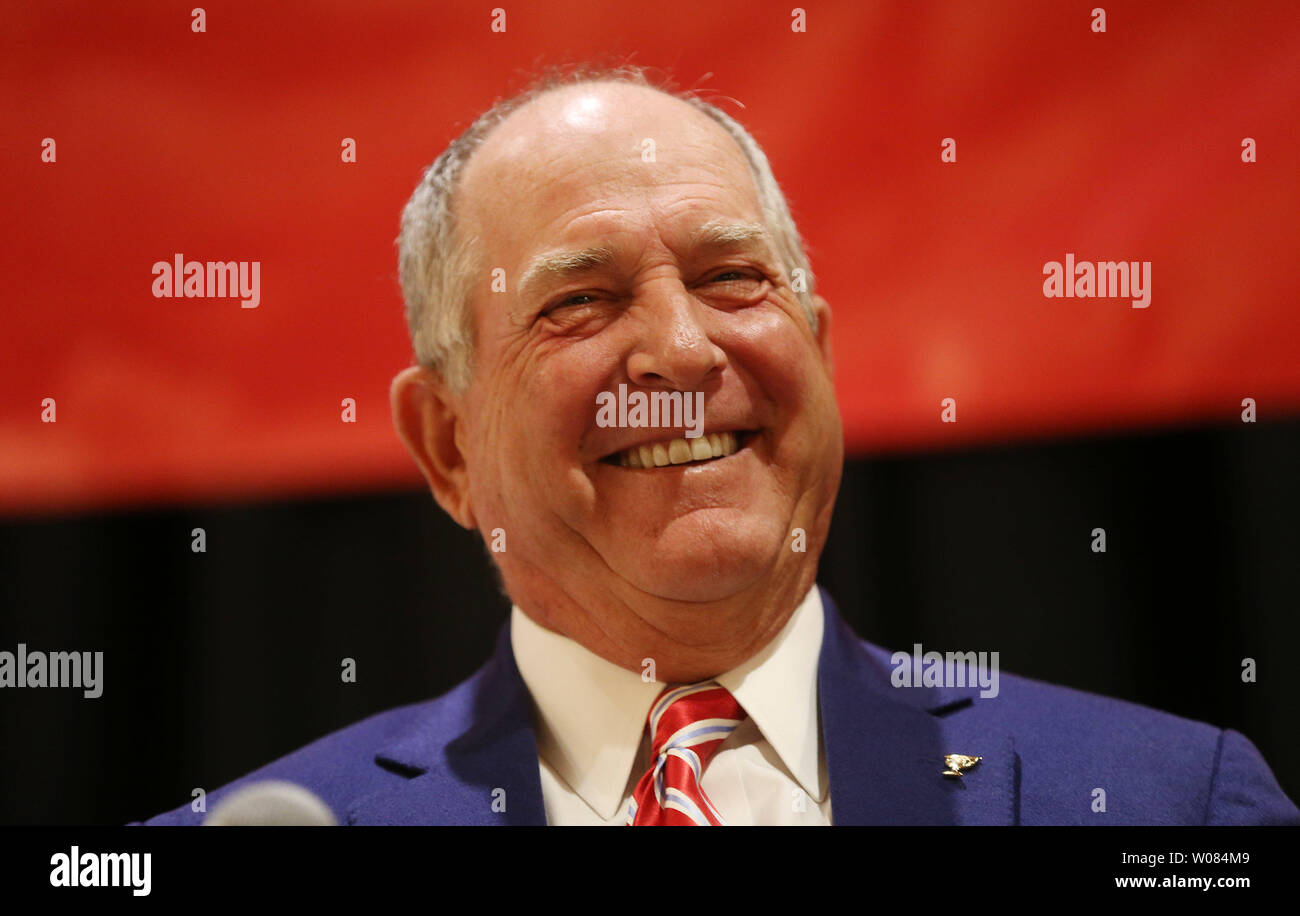 The newest member of the St. Louis Sports Hall of Fame, former golfer ...