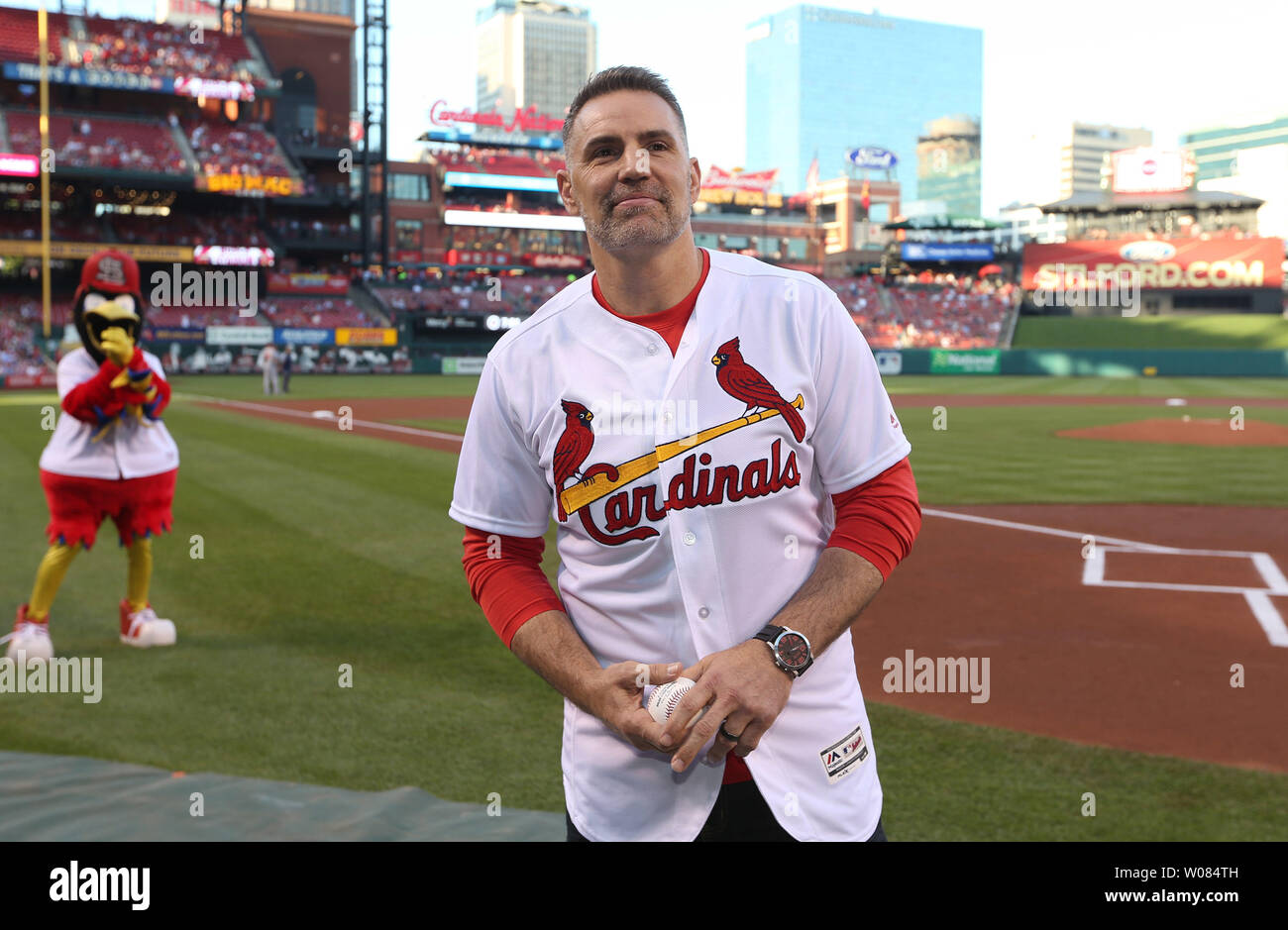 Quarterback kurt warner hall of fame hi-res stock photography and ...