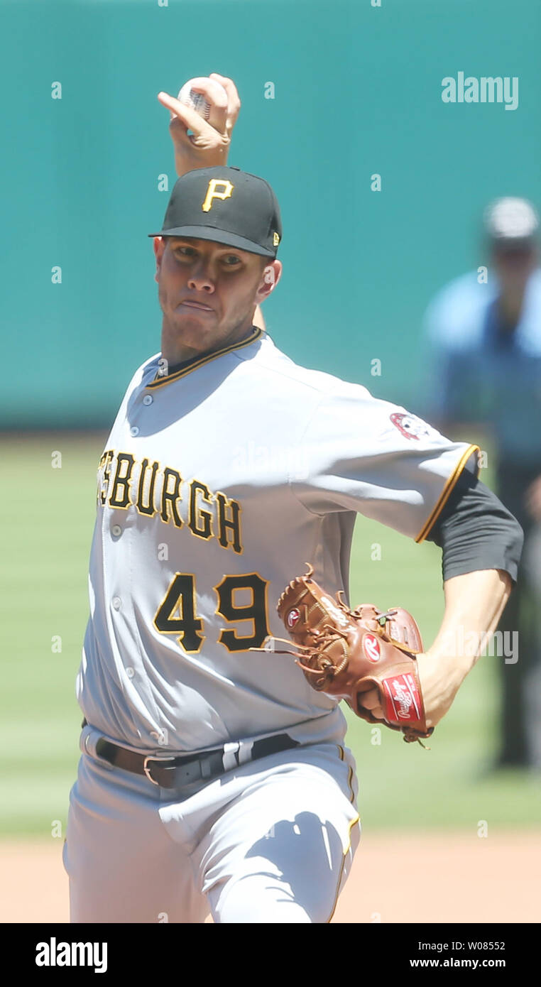 Piitsburgh Pirates starting pitcher Nick Kingham delivers a pitch to ...