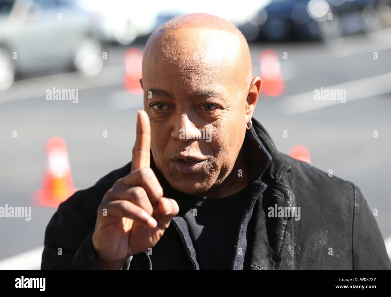 Singer Peabo Bryson talks with students during a visit to the Urban ...