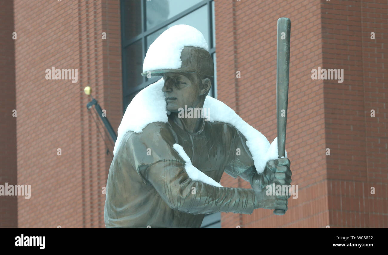 The statue of National Baseball Hall of Fame member Stan Musial is ...