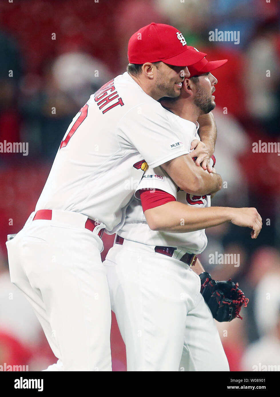 St. Louis Cardinals starting pitcher Adam Wainwright hugs closing ...