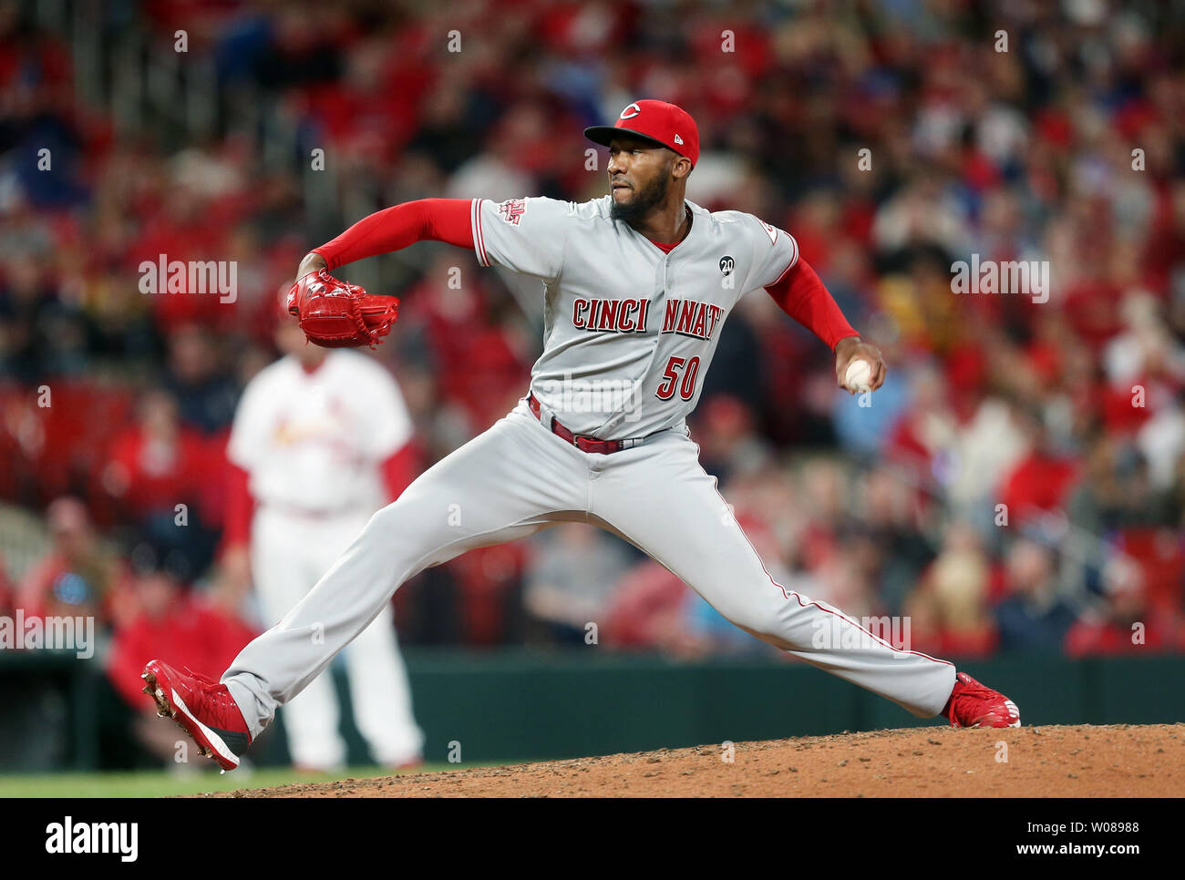 Cincinnati Reds pitcher Amir Garrett delivers a pitch to the St. Louis ...