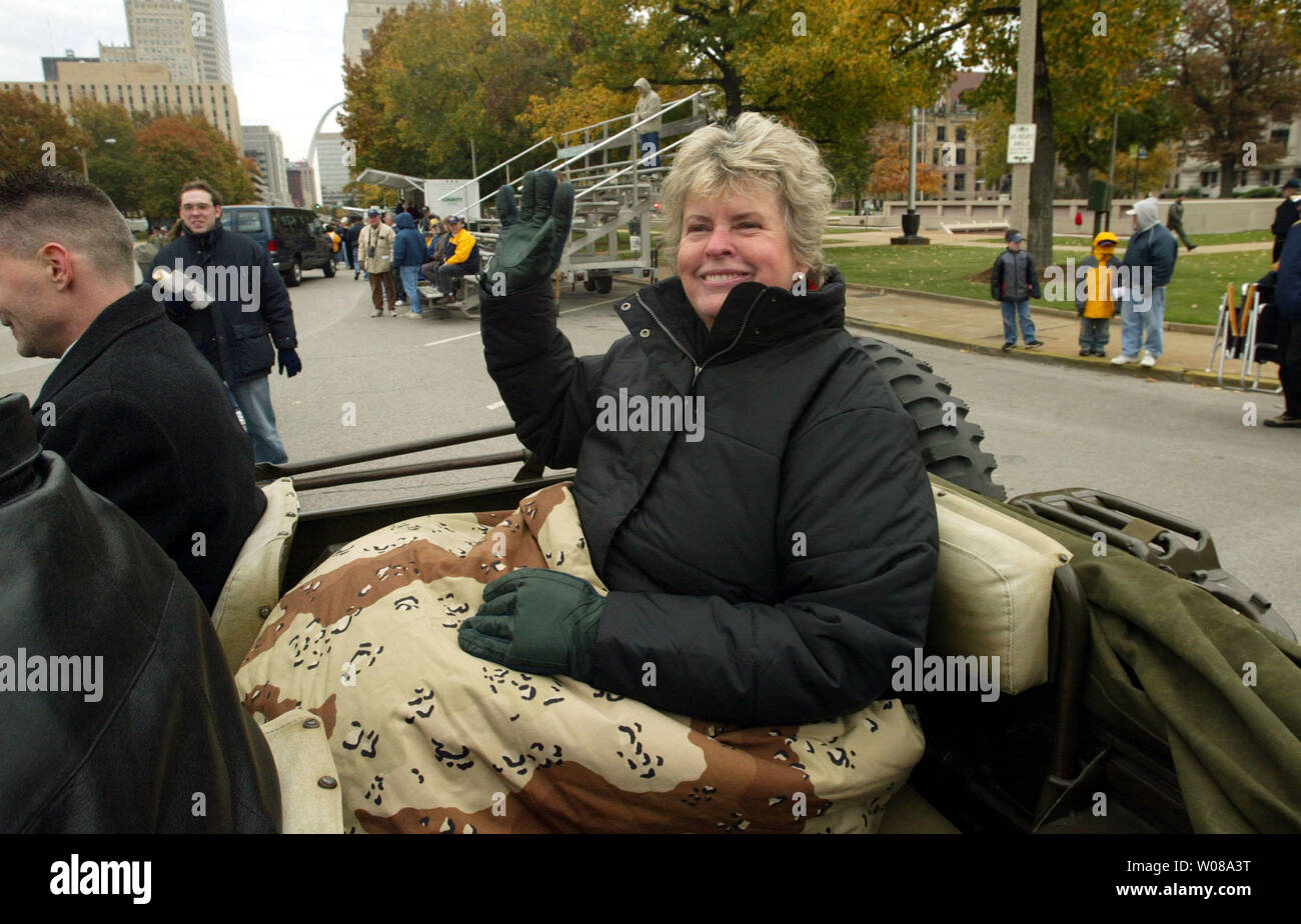Linda Hope, the daughter of the late entertainer Bob Hope, waves to ...