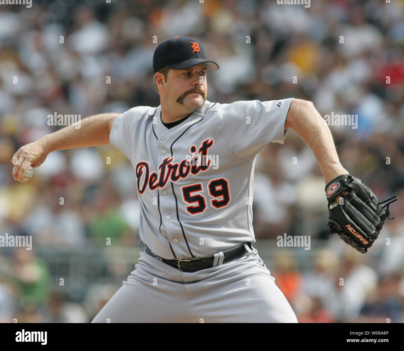 Detroit Tigers Todd Jones gets the save as the Tigers defeat the ...