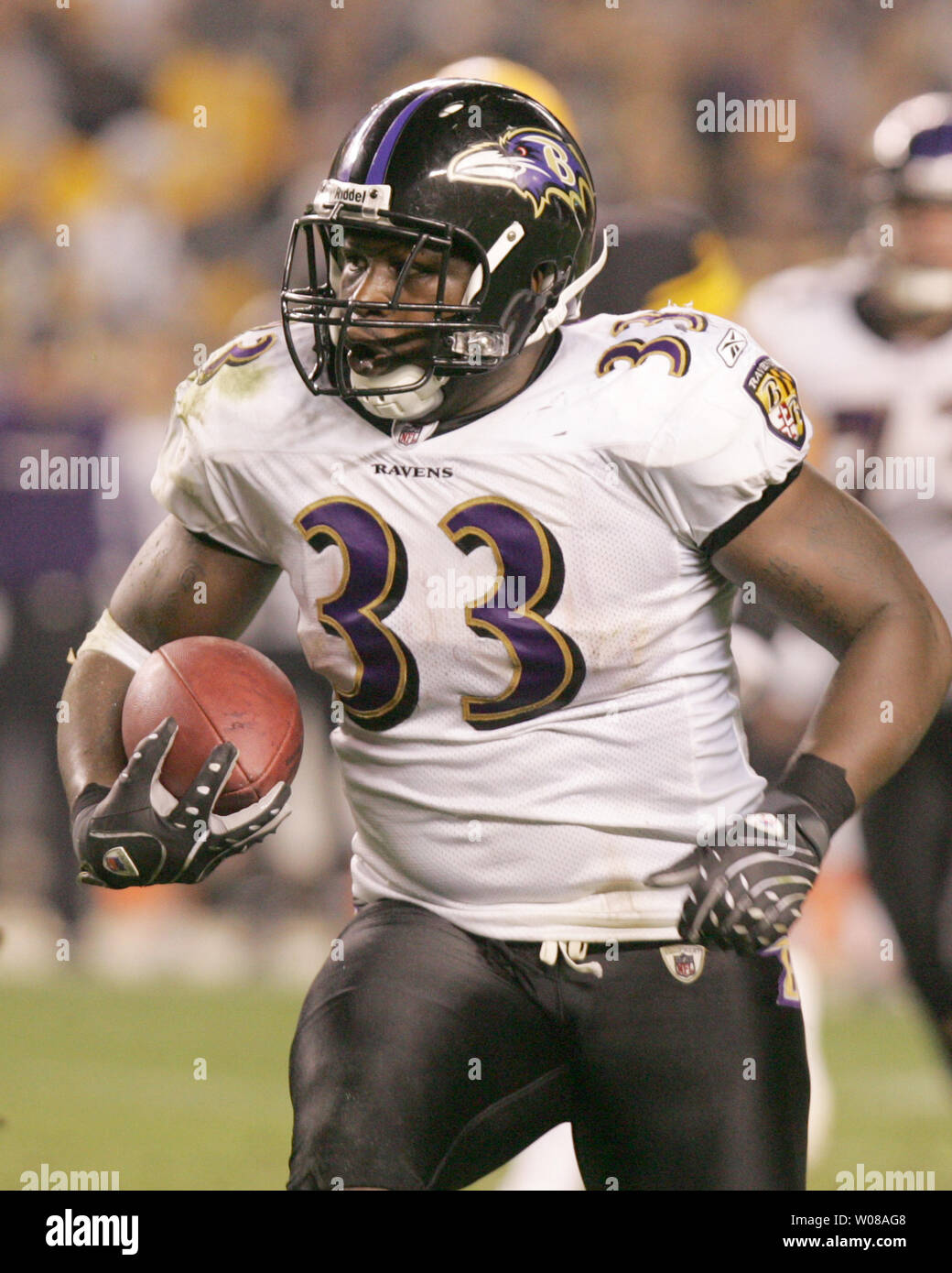 Baltimore Ravens Le'Ron McClain runs for a first down against the Baltimore Ravens during the ...