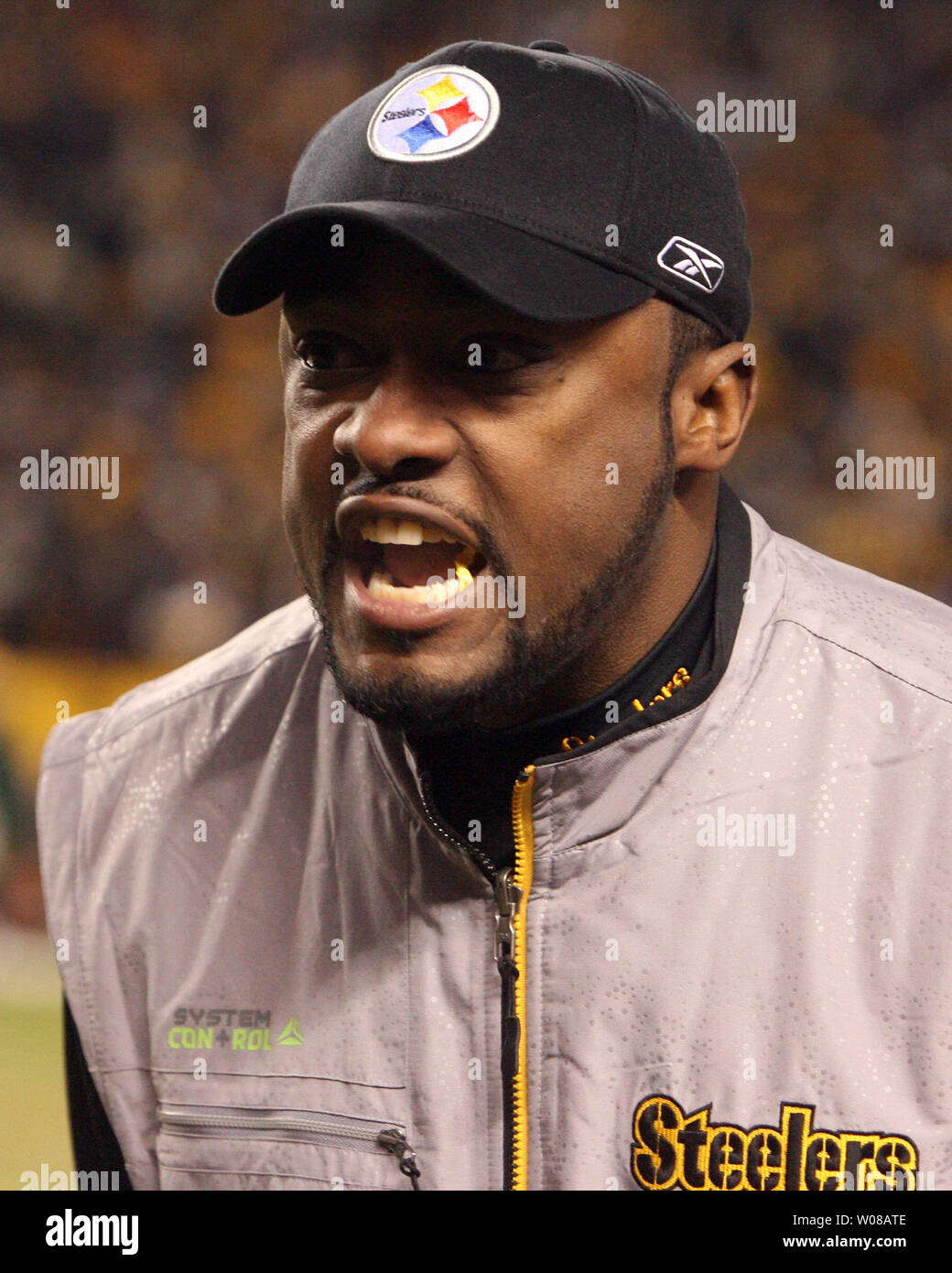 Pittsburgh Steelers head coach Mike Tomlin yells at his defense during ...