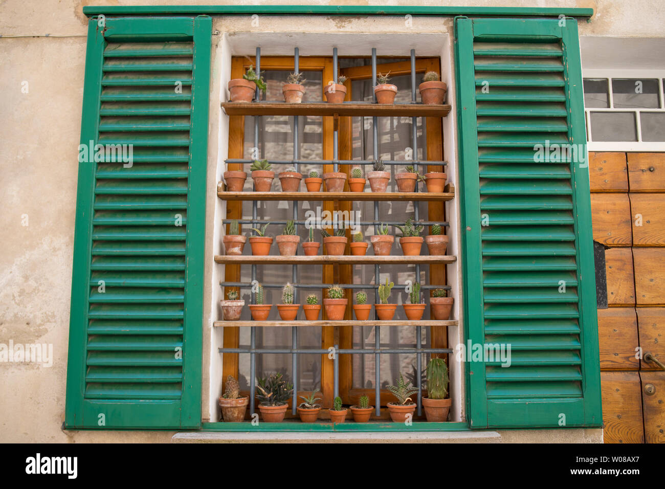 Tuscany window hi-res stock photography and images - Alamy