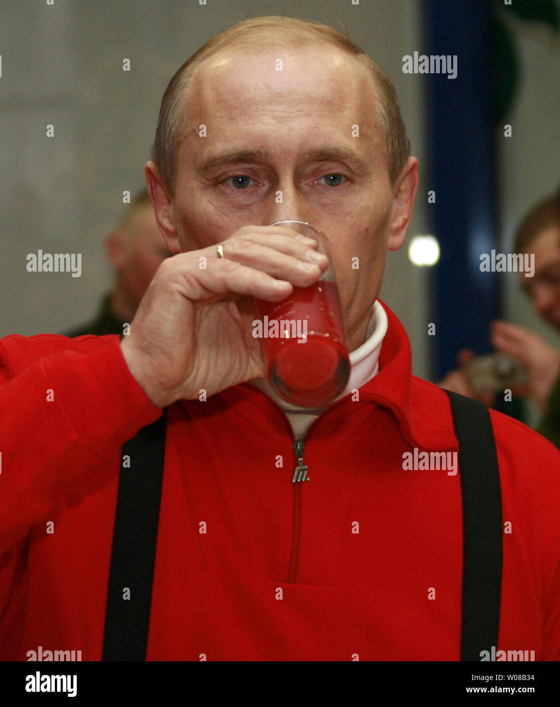 Russian president vladimir putin glass hi-res stock photography and ...