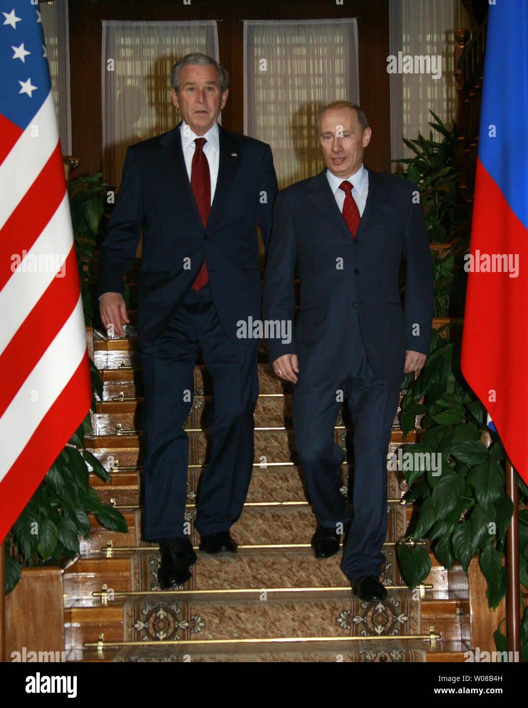 U.S. President George W. Bush (L) and his Russian counterpart Vladimir ...