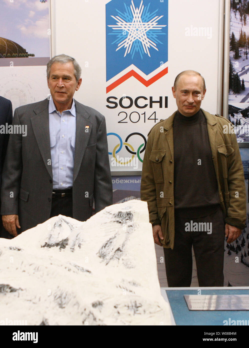 U.S. President George W. Bush (L) and his Russian counterpart Vladimir ...