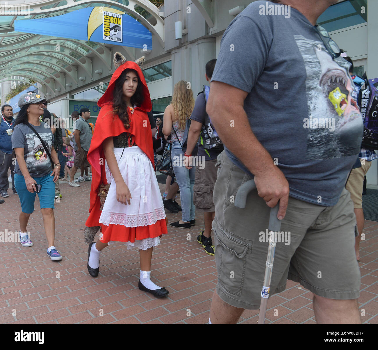 Thousands of fans arrive for Preview Night at the annual four-day Comic ...