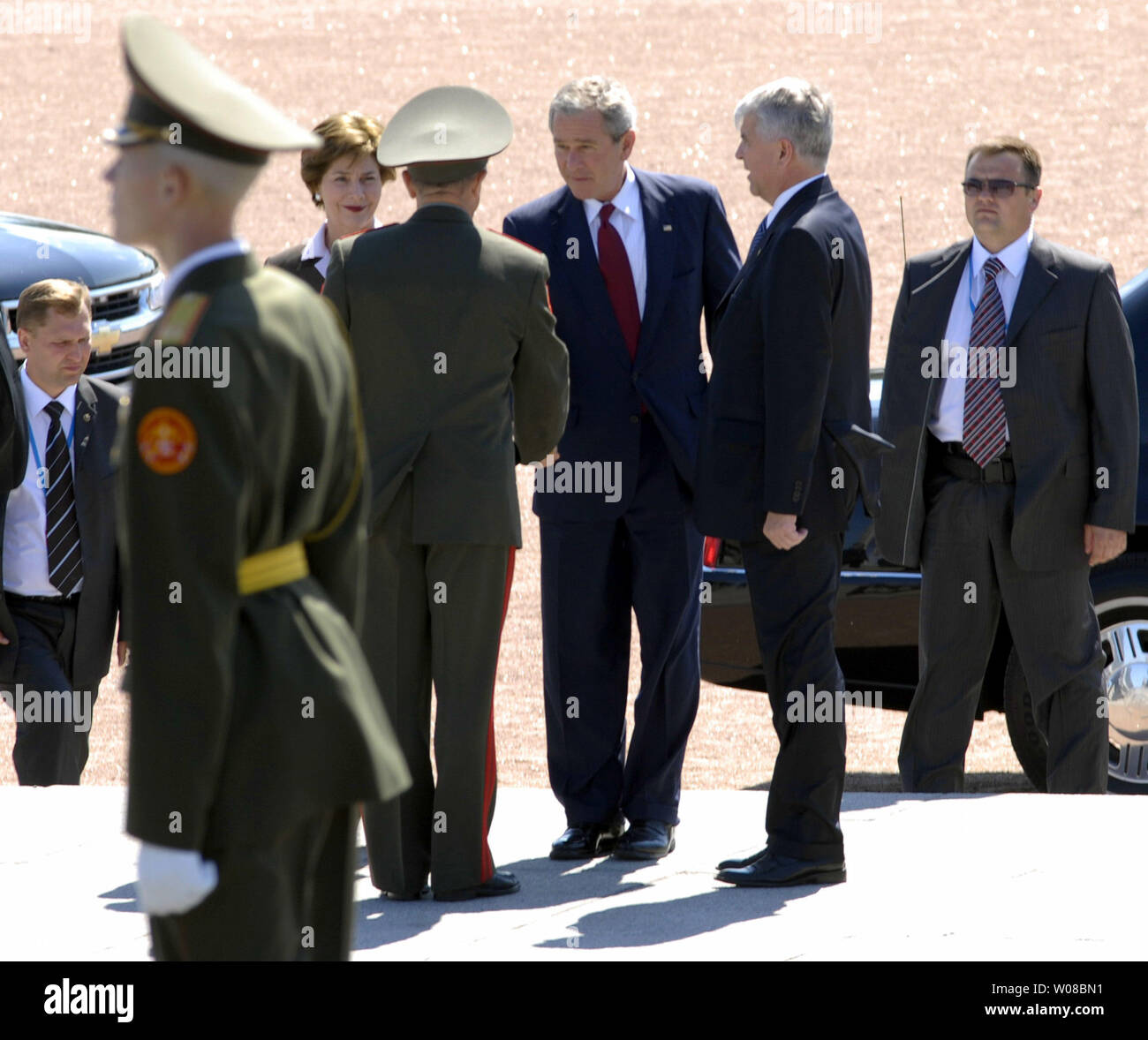 U.S. President George W. Bush (C) with first lady Laura Bush (L ...