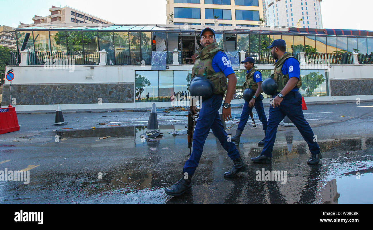Colombo police hi-res stock photography and images - Alamy