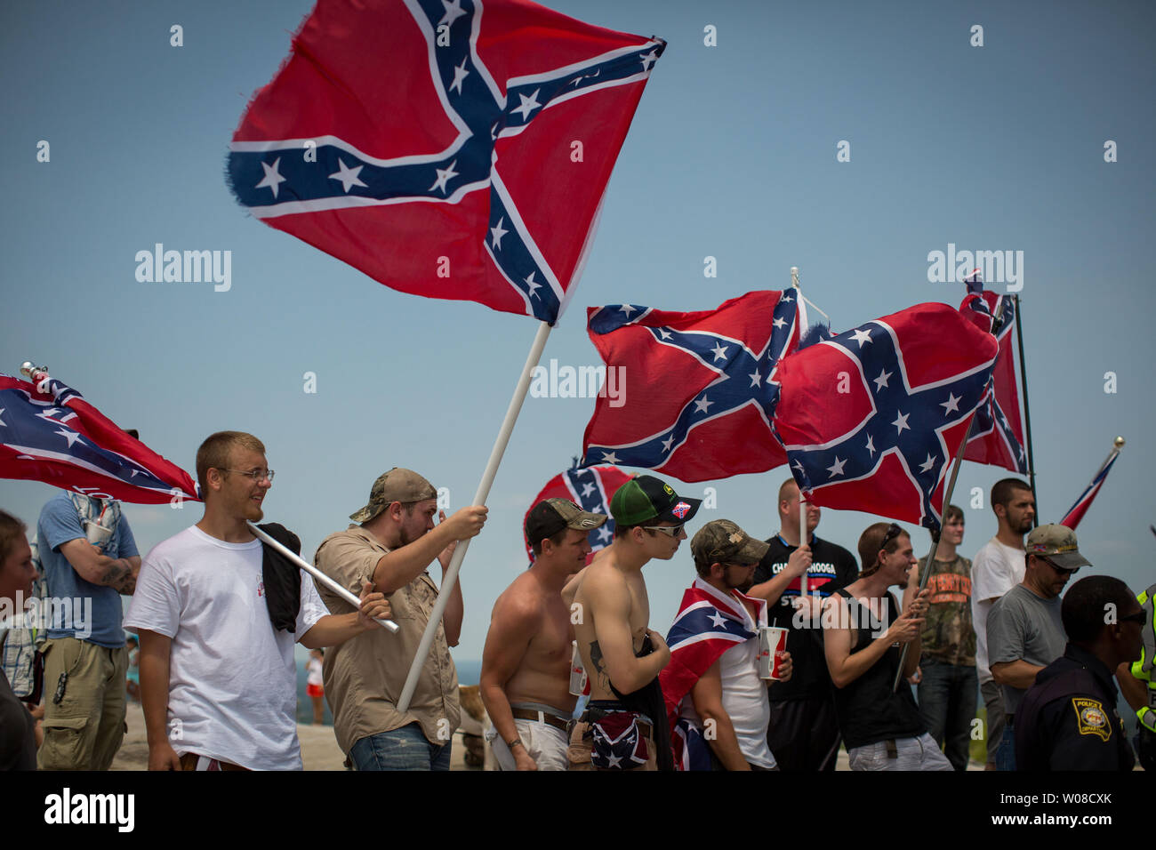 Confederate flag protest hi-res stock photography and images - Alamy