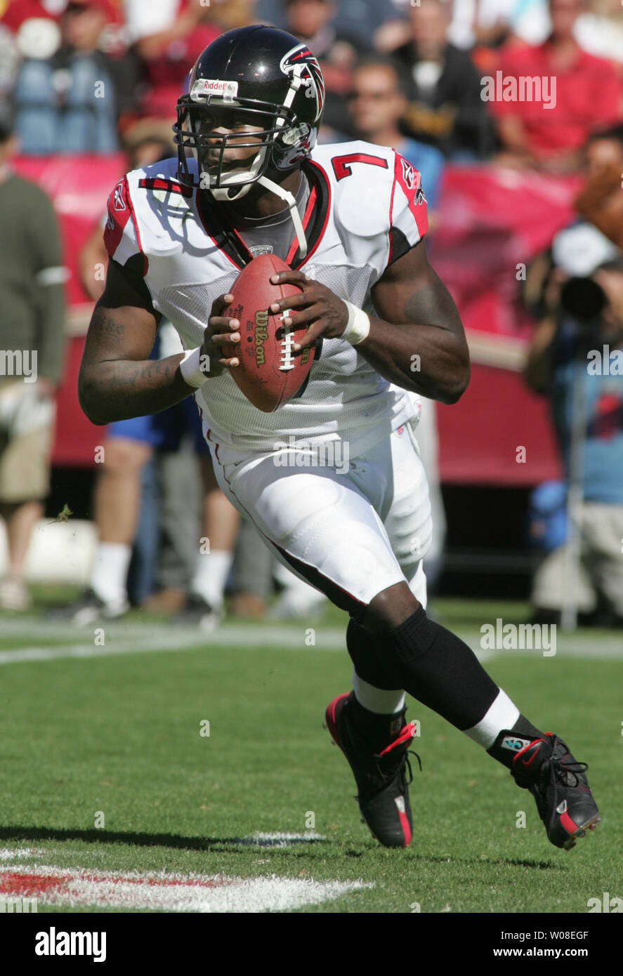 Michael vick falcons hi-res stock photography and images - Alamy