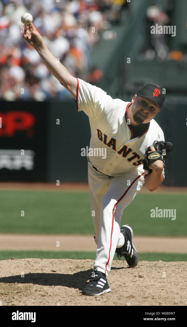 San Francisco Giants' Jason Schmidt throws against the Dodgers on ...