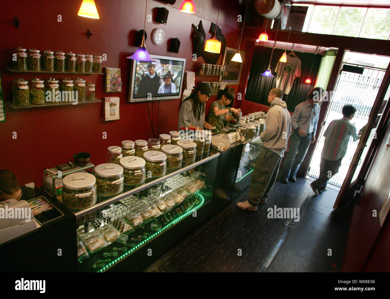 Cannabis store california hi-res stock photography and images - Alamy