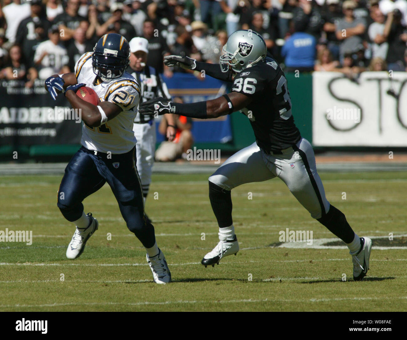 San Diego Chargers' RB LaDainian Tomlinson (21) eludes the grasp of ...