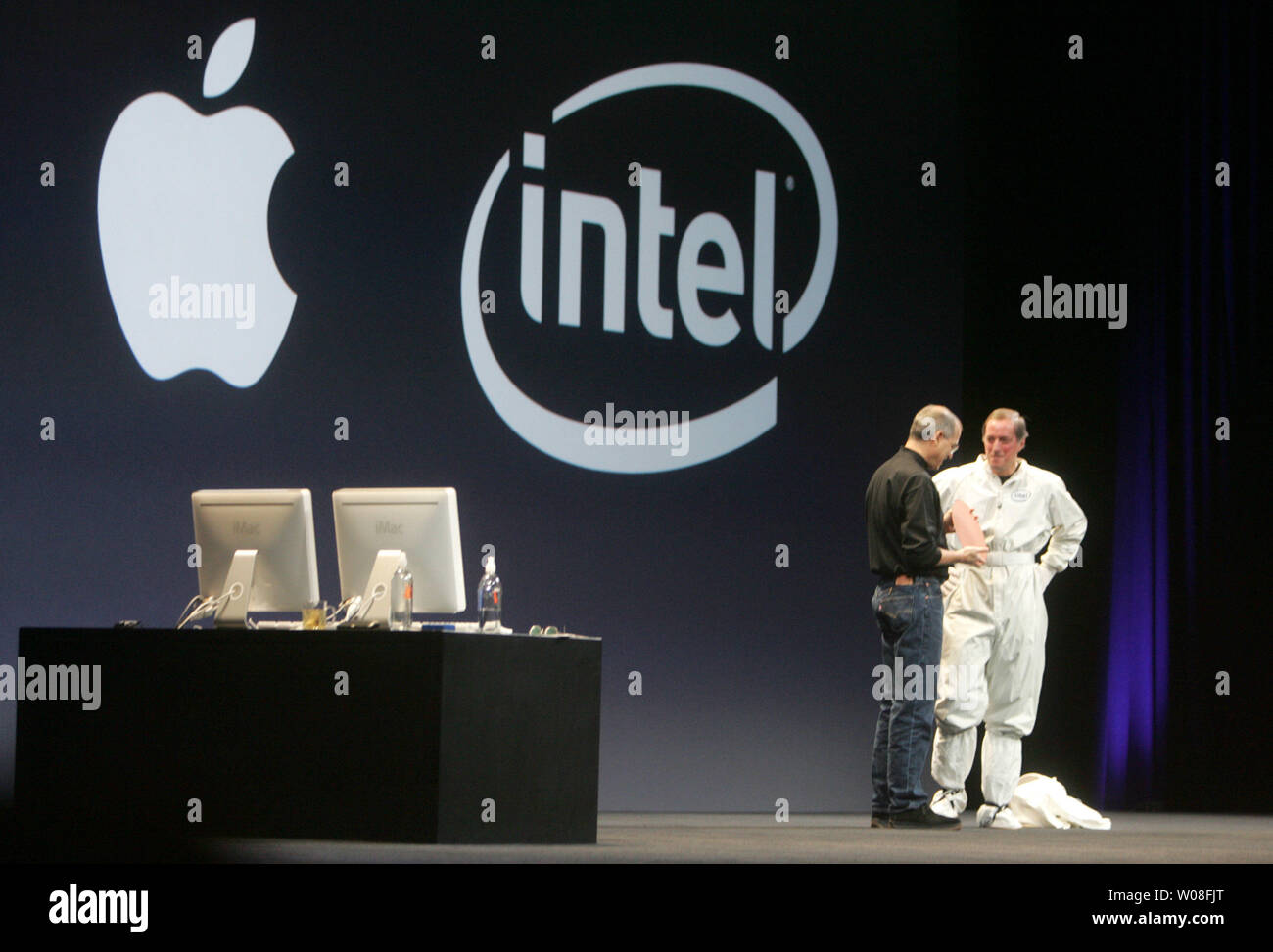 Intel's CEO Paul Otellini (R) and Apple CEO Steve Jobs appear during ...