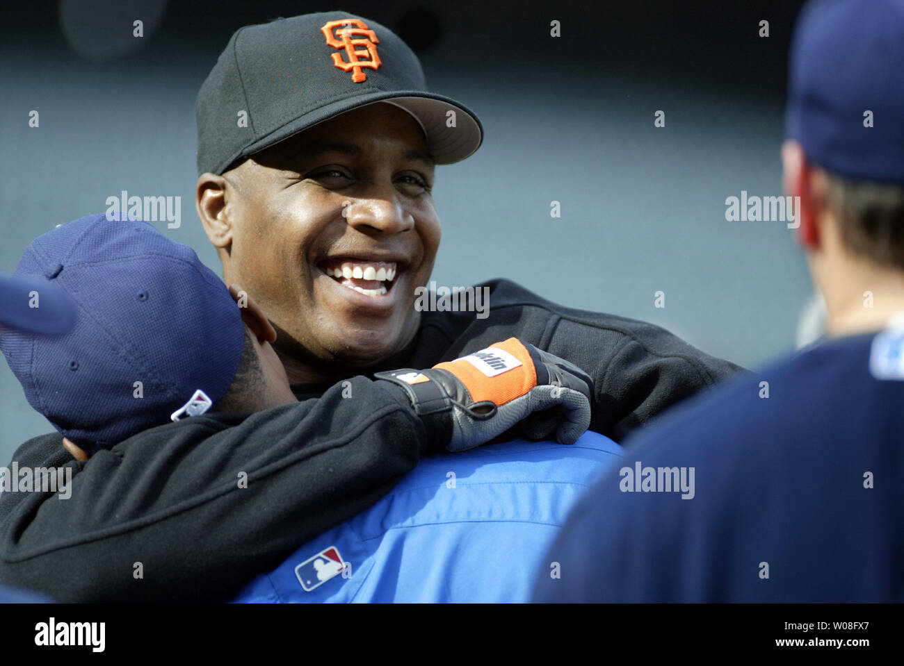 San Francisco Giants' Barry Bonds hugs Chicago Cubs Jacque Jones before ...